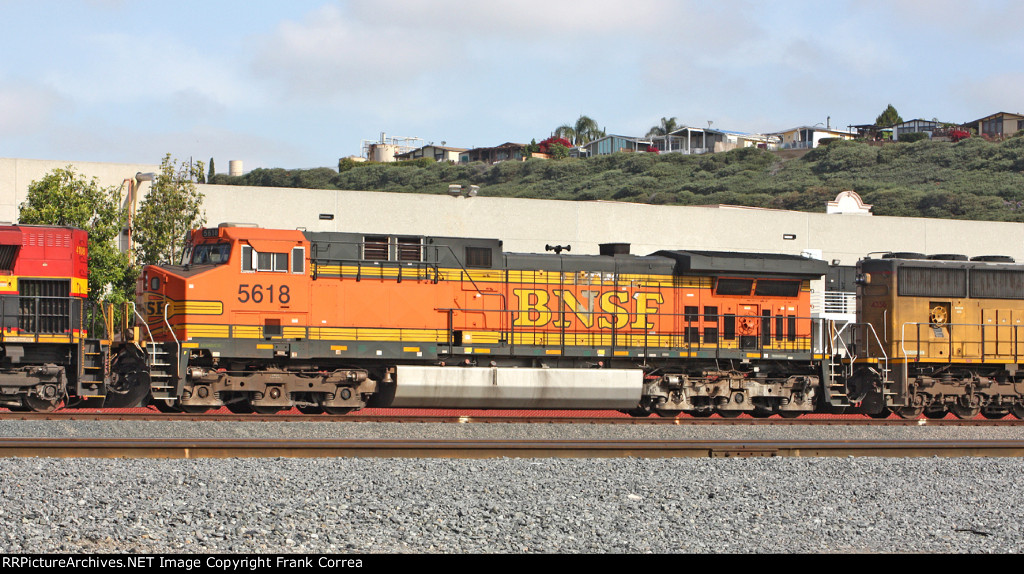 BNSF 5618